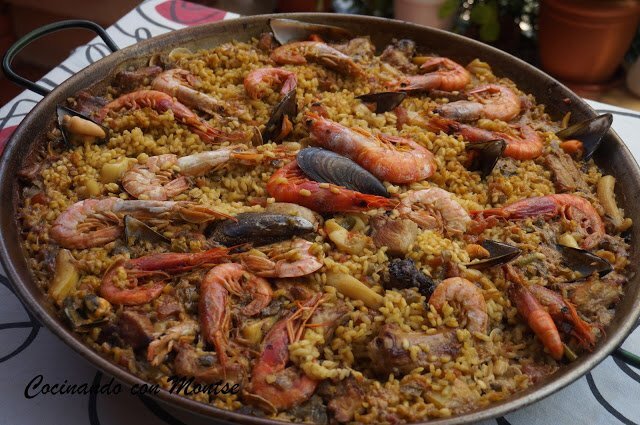 Receta de paella mixta de carne y marisco