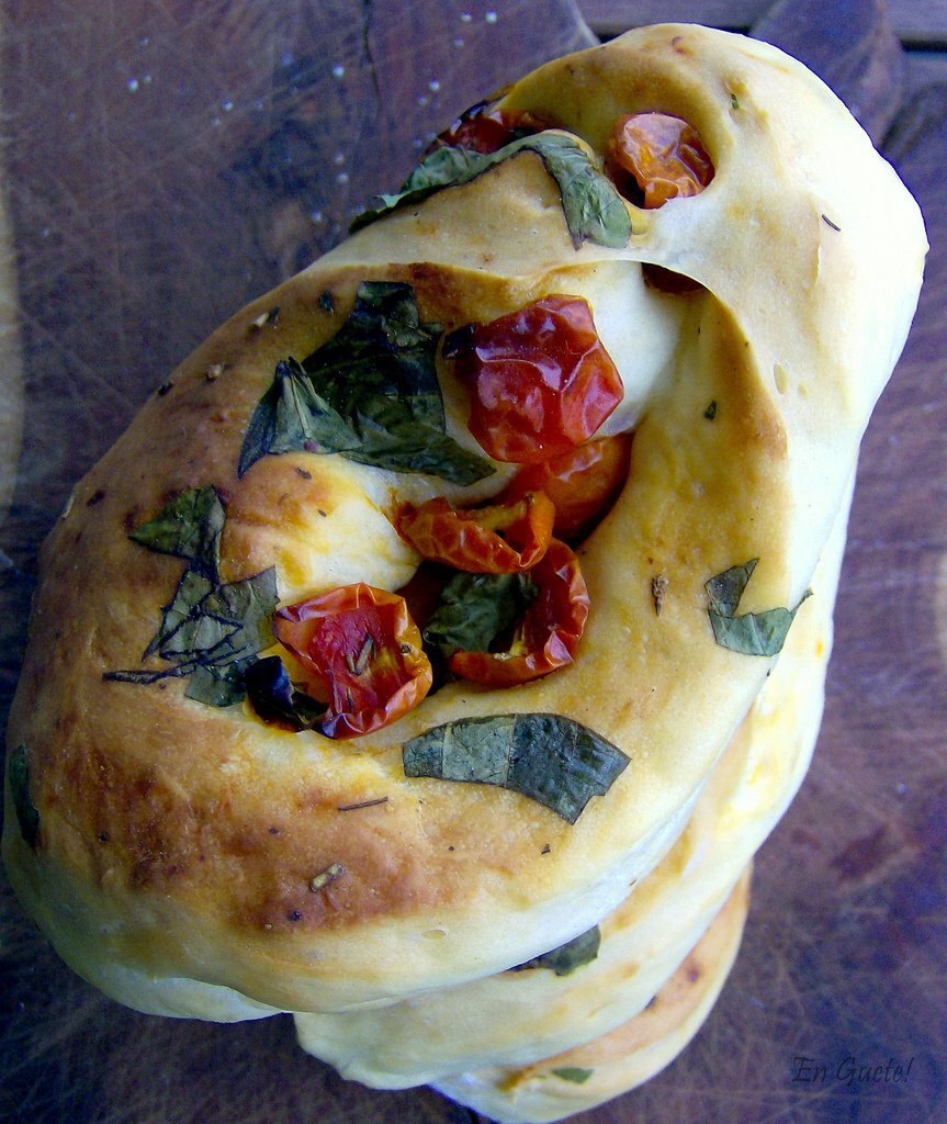 Pan con albahaca y tomatitos cherry, Receta Petitchef