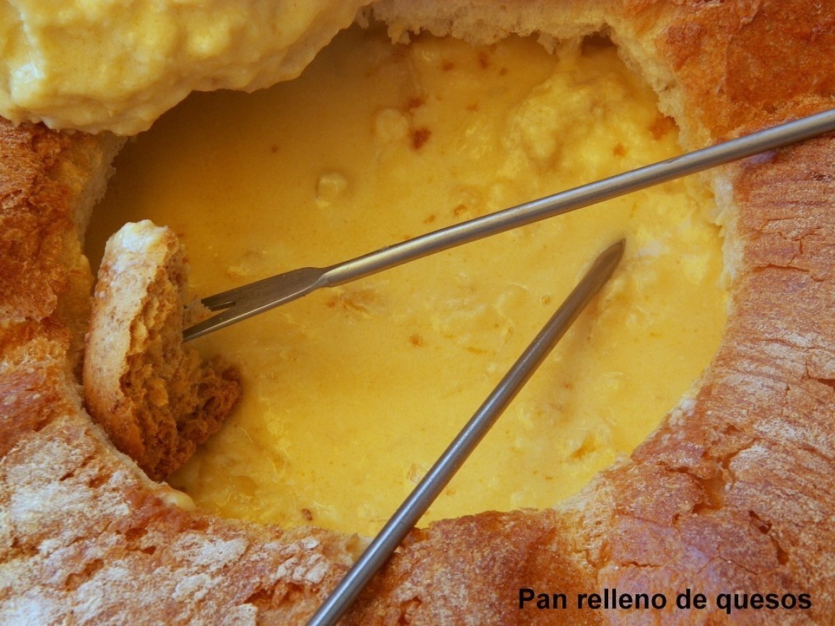 Receta de pan relleno de quesos fácil y delicioso