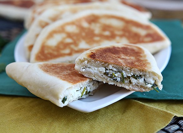 Receta de gözleme: pan turco con feta, limón y perejil