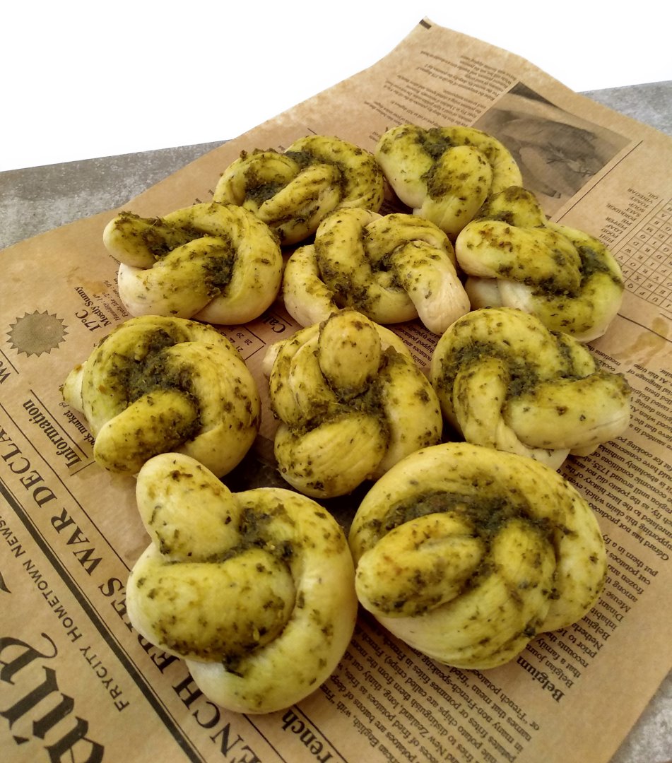 Panecillos nudo con pesto - Receta Petitchef