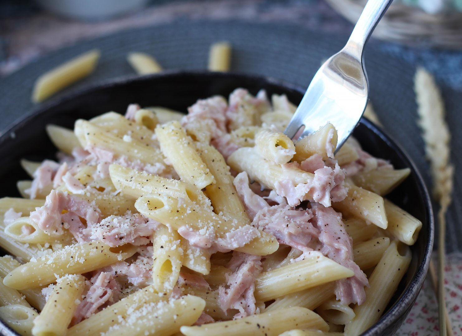 Pasta con nata y jamón cocido: súper cremosa y rápida de hacer
