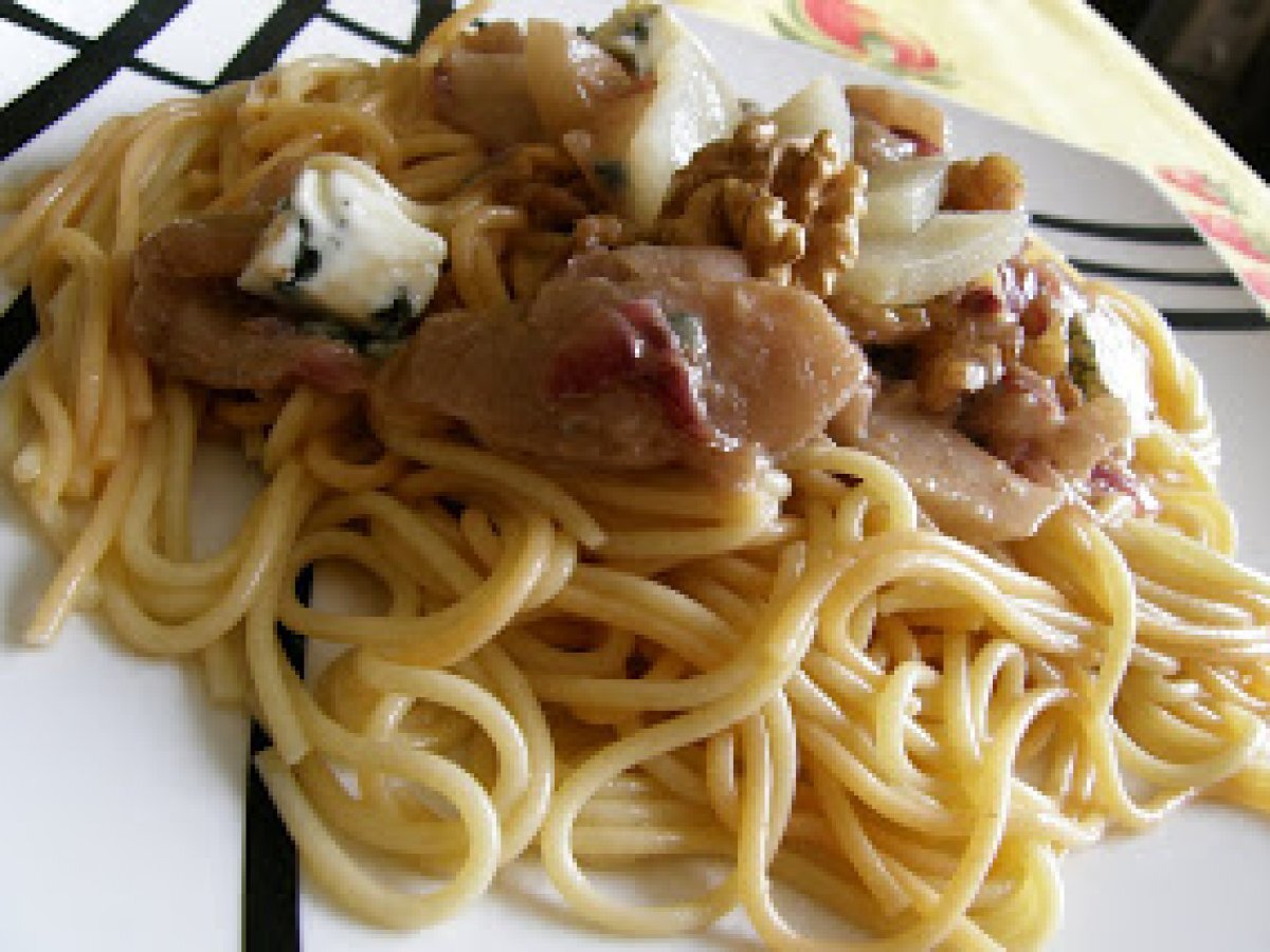 Receta de pasta con peras, nueces y salsa gorgonzola