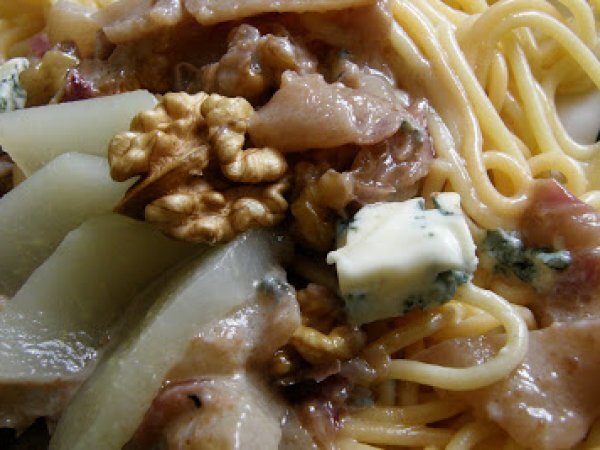 Receta de pasta con peras, nueces y salsa gorgonzola
