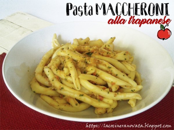 Receta de maccheroni alla trapanese con pesto de tomate