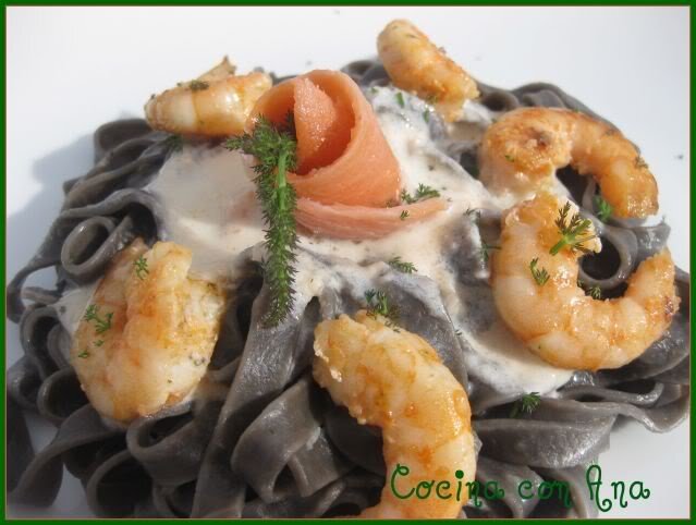 Pasta negra al salmon y al hinojo - Receta Petitchef