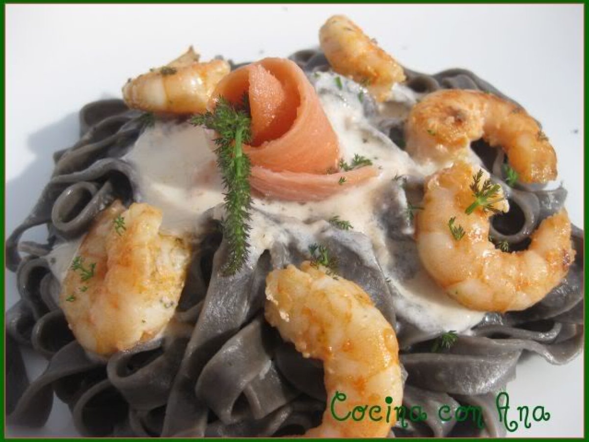 Pasta negra al salmon y al hinojo - Receta Petitchef