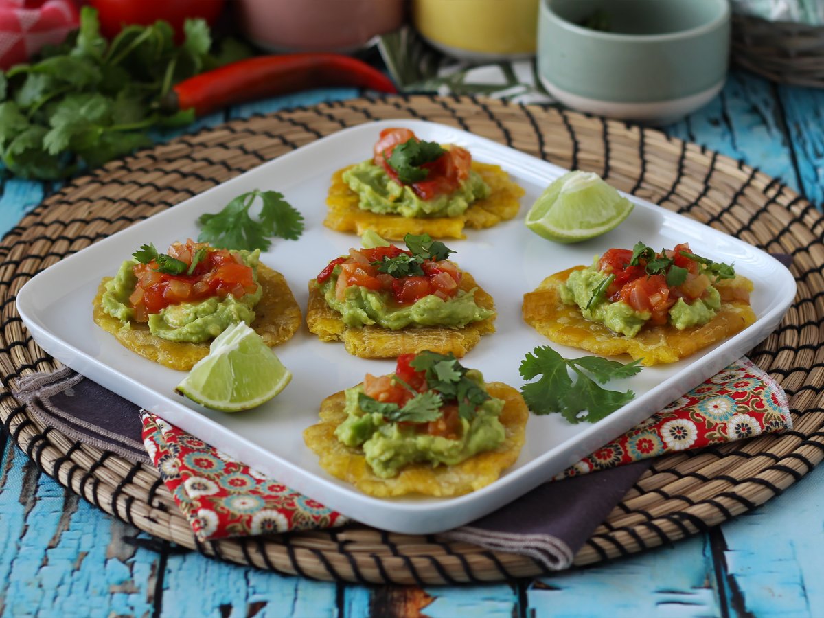 Receta de patacones con hogao y guacamole