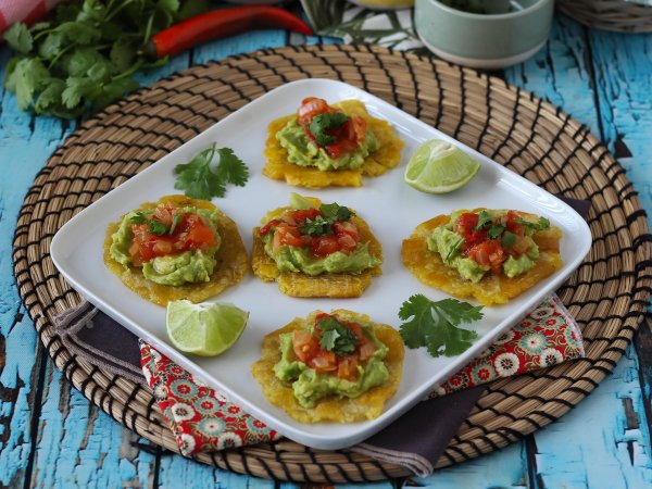 Receta de patacones con hogao y guacamole