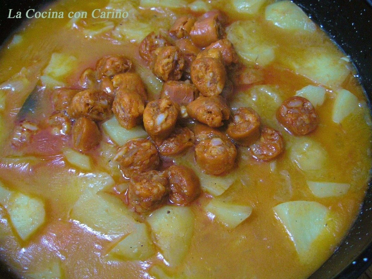 Receta de patatas guisadas con chistorra fácil y deliciosa
