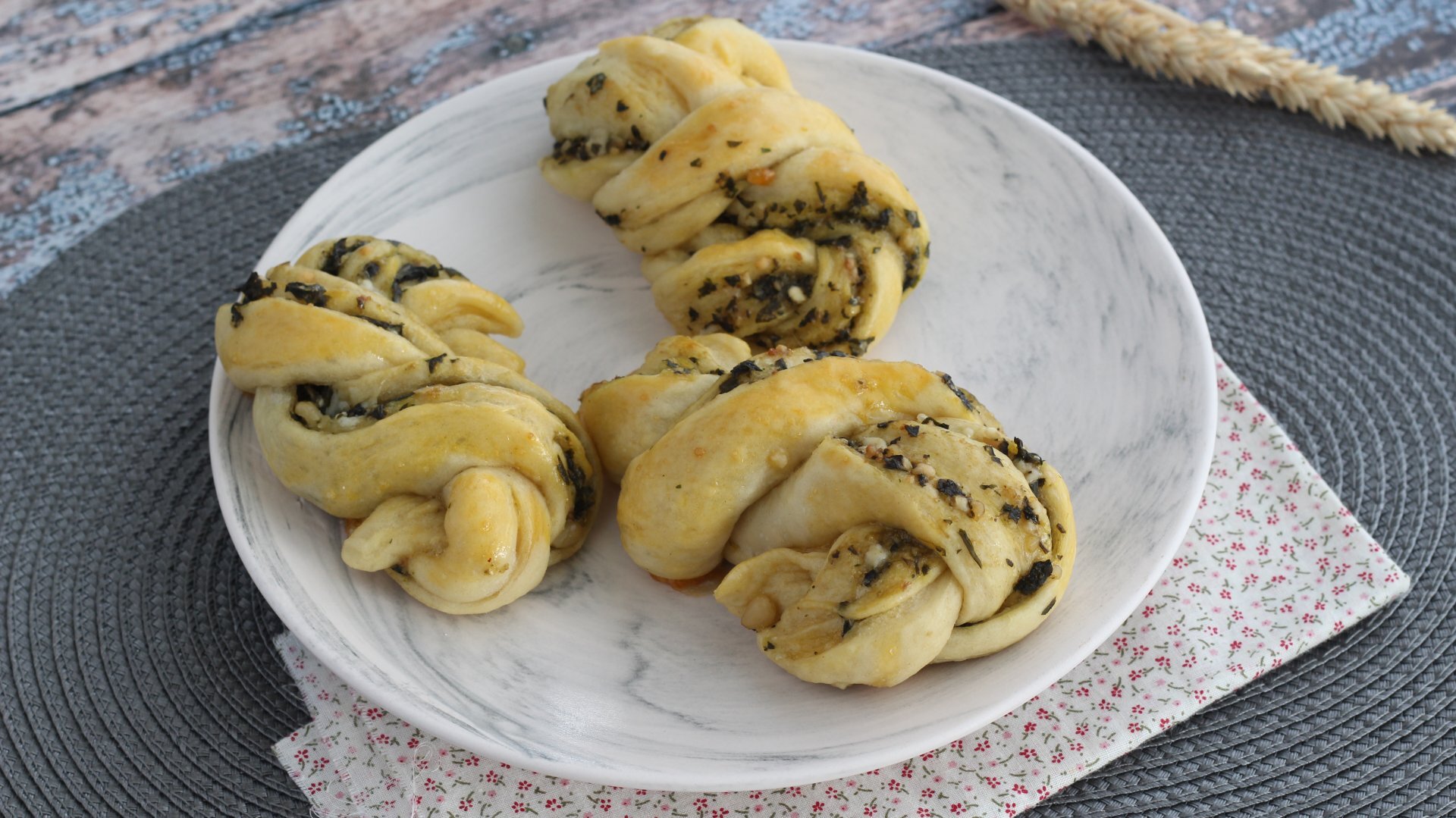 Receta de pequeños panes de pesto