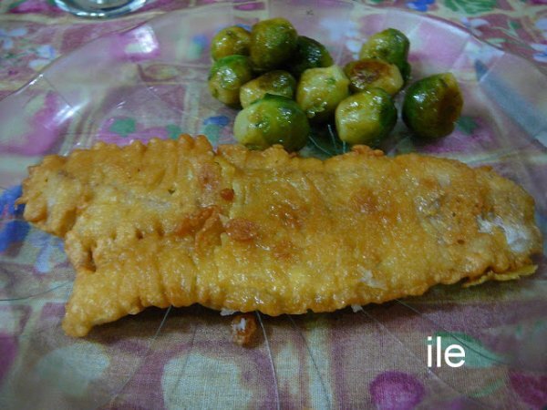 Receta de pescado frito con harina de garbanzos y especias