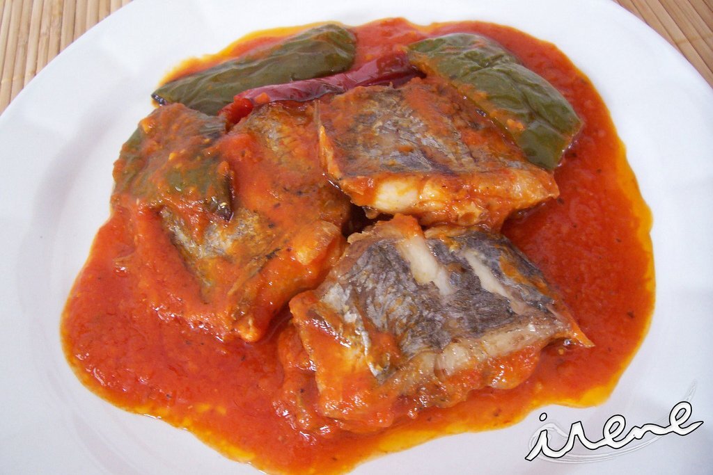 Receta de pez sable con tomate fácil y delicioso