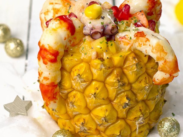 Receta de piñas rellenas de marisco y salsa rosa