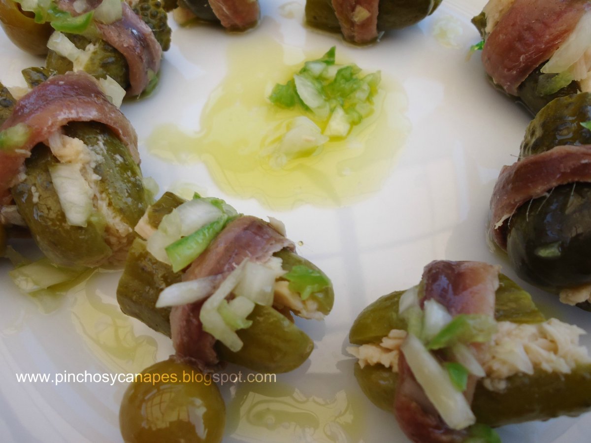 Receta de pincho de bonito con pepinillo y anchoas