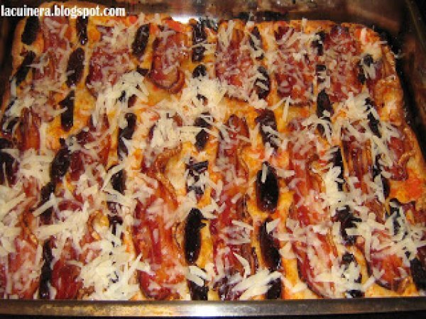 Receta de pizza de bacon y dátiles fácil y deliciosa