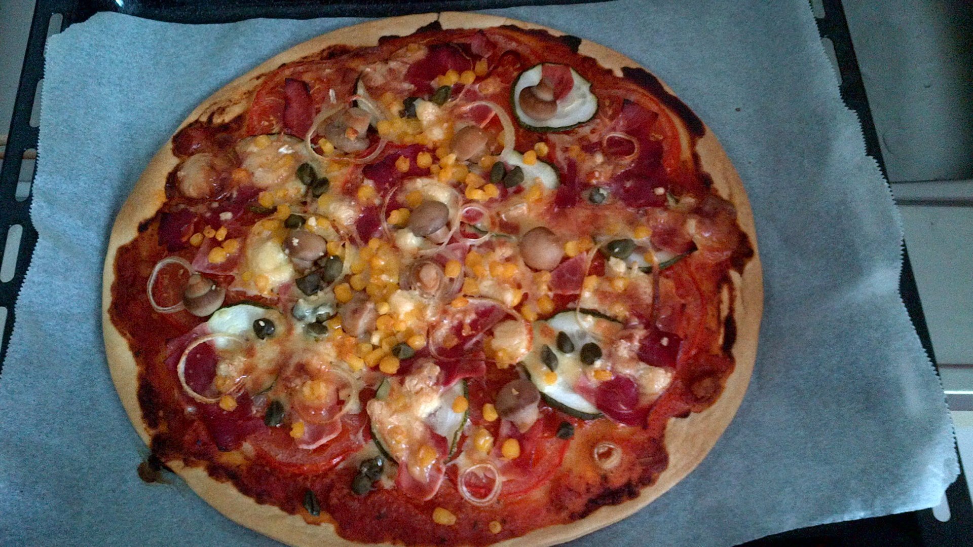 Pizza primavera con jamón serrano - Receta Petitchef