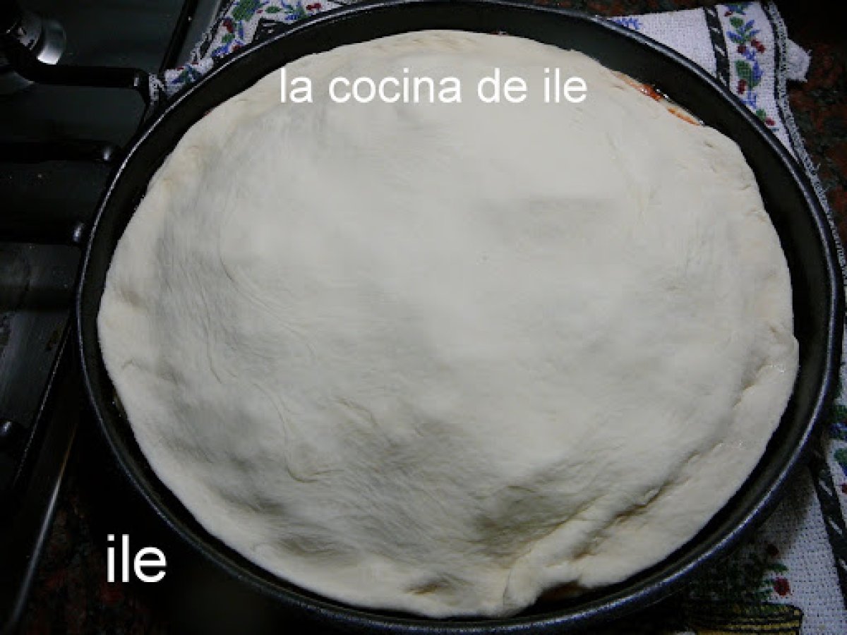 Receta de pizza rellena fácil y deliciosa