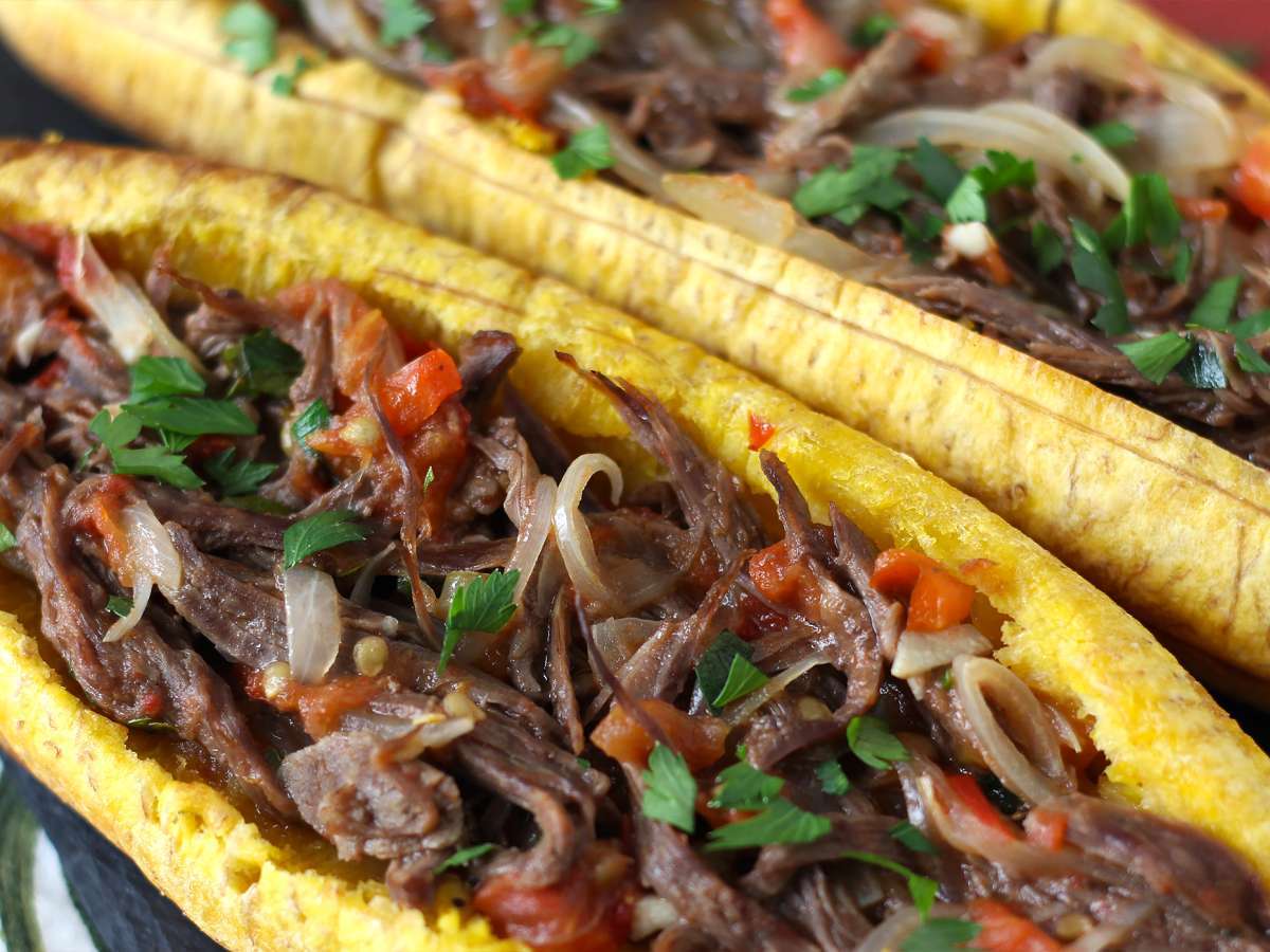 Receta: plátanos rellenos de carne y queso al horno
