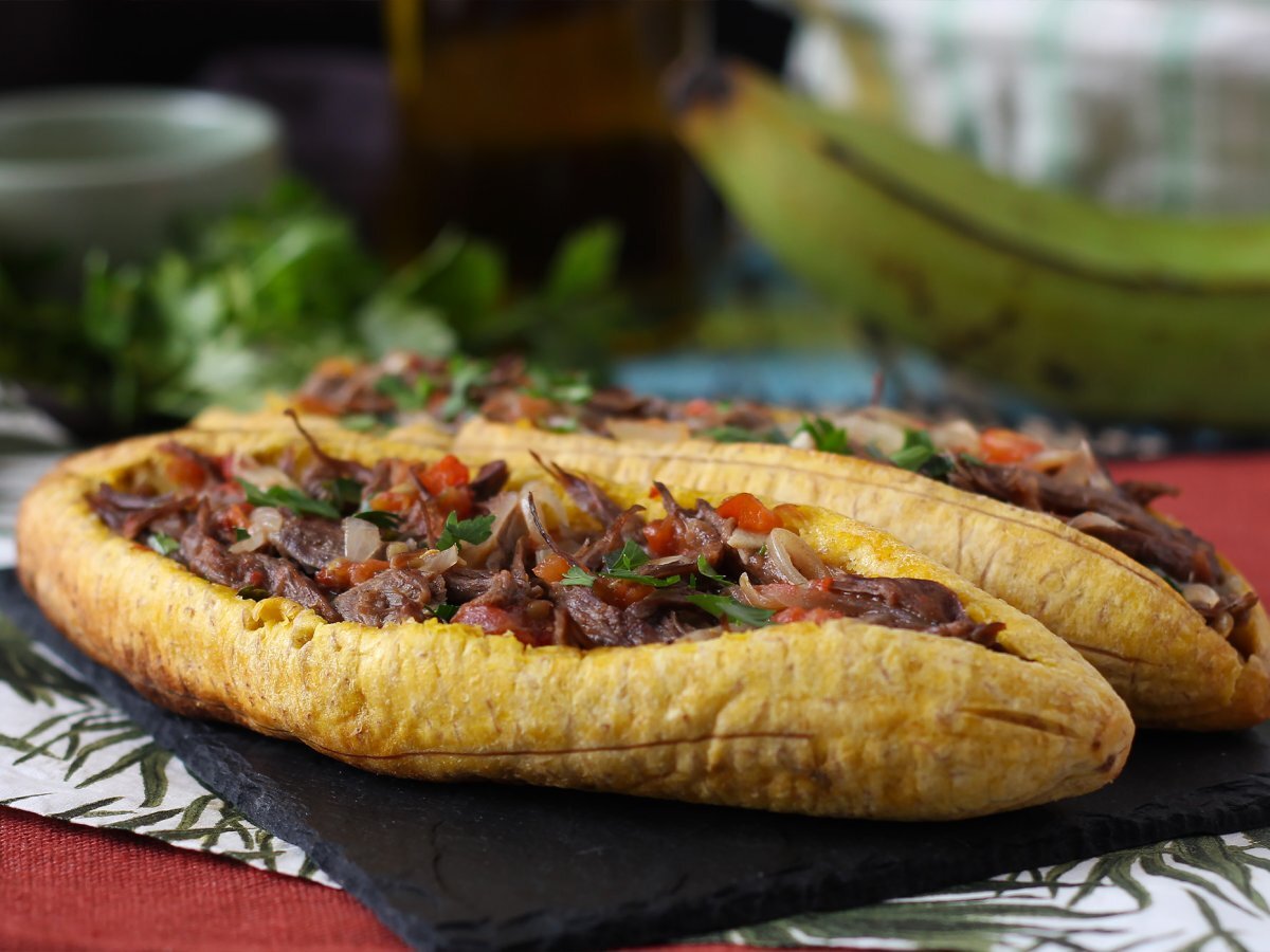 Receta: plátanos rellenos de carne y queso al horno