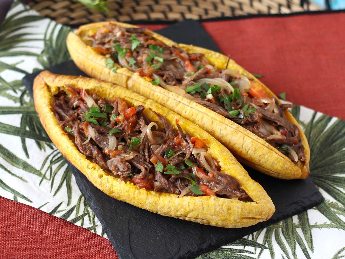 Receta: plátanos rellenos de carne y queso al horno