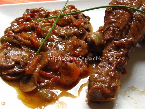 Receta de pollo con salsa en cocotte de hierro fundido