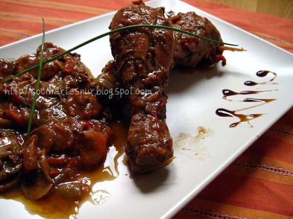 Receta de pollo con salsa en cocotte de hierro fundido