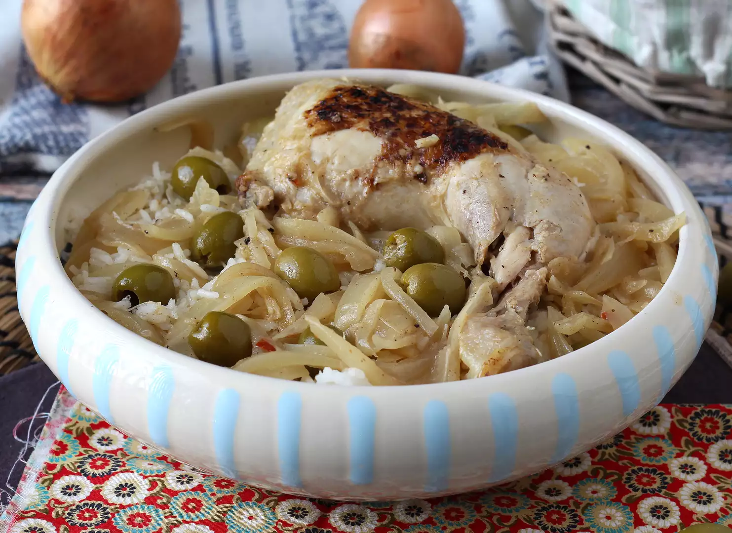 Pollo yassa, el guiso senegalés con limón y cebolla que conquista