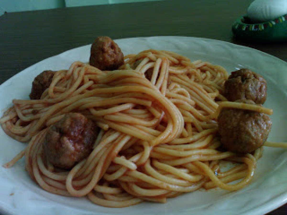 Receta fácil de spaghetti con albóndigas caseras