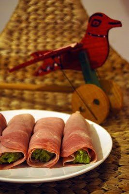 Receta de rollitos de jamón york y aguacate fáciles