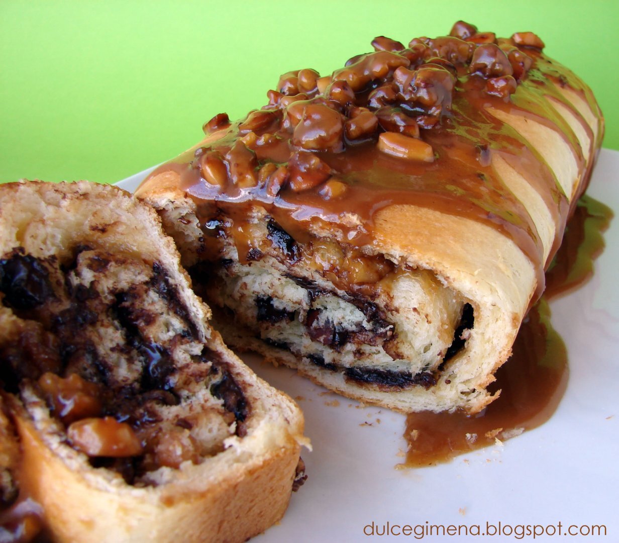 Rollo de frutos secos, chocolate y toffee