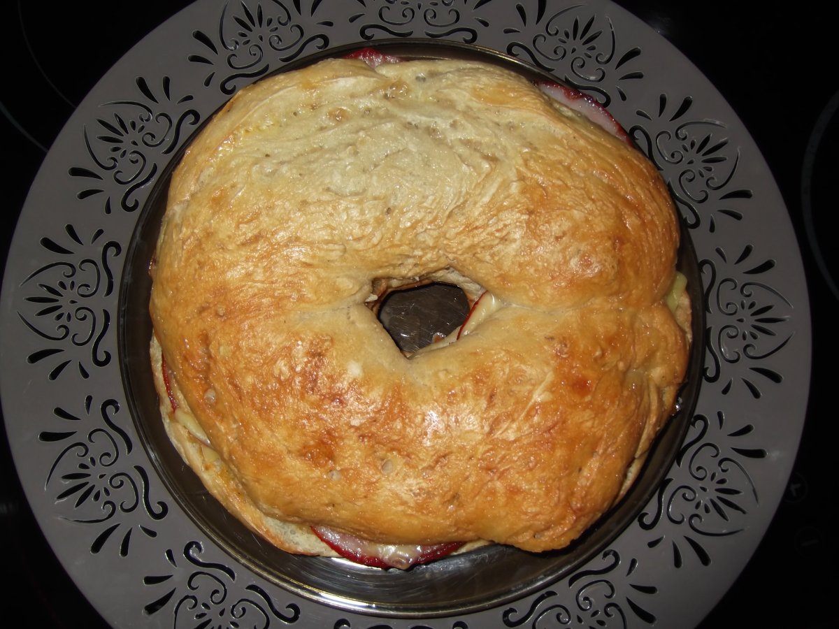 Receta de rosca de pan rellena fácil y deliciosa