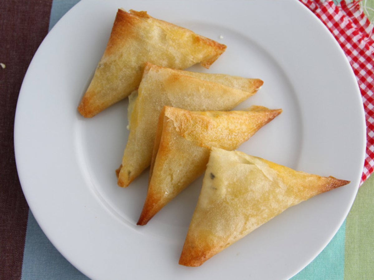 Receta de samosas de feta y cebollino
