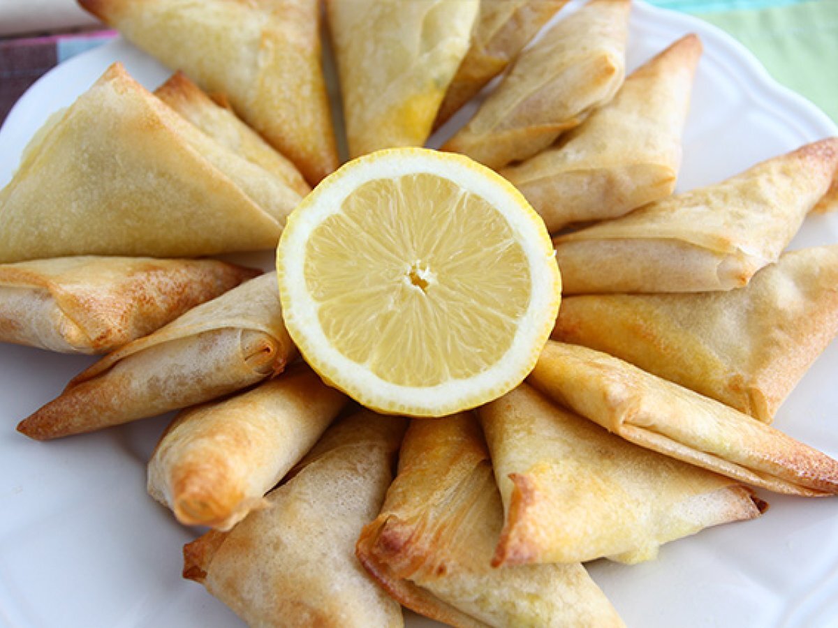 Receta de samosas de feta y cebollino