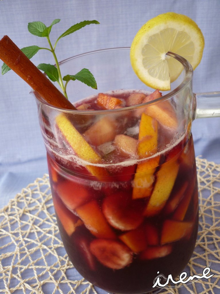 Sangría veraniega con fruta - Receta Petitchef