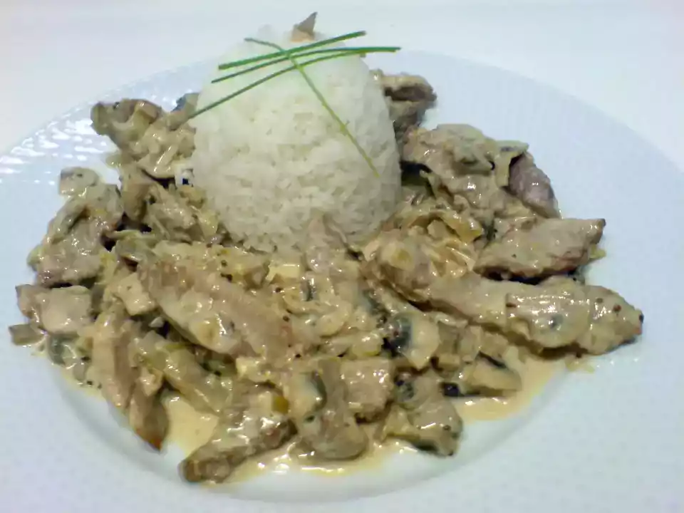 Receta de solomillo de cerdo strogonoff fácil y deliciosa