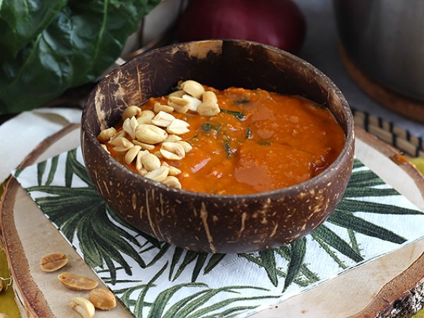 Receta de sopa africana de cacahuetes y acelgas