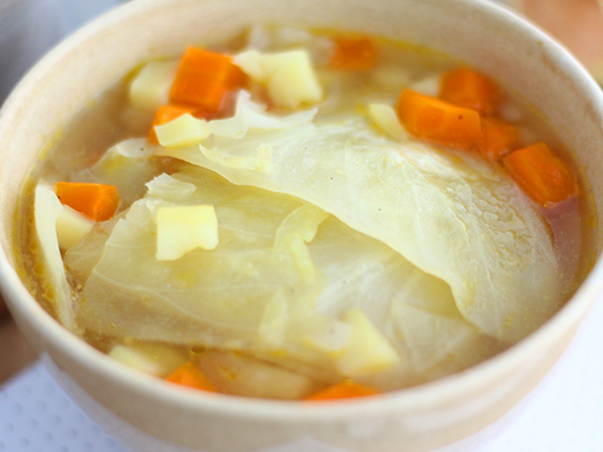 Receta de sopa de col básica y suave