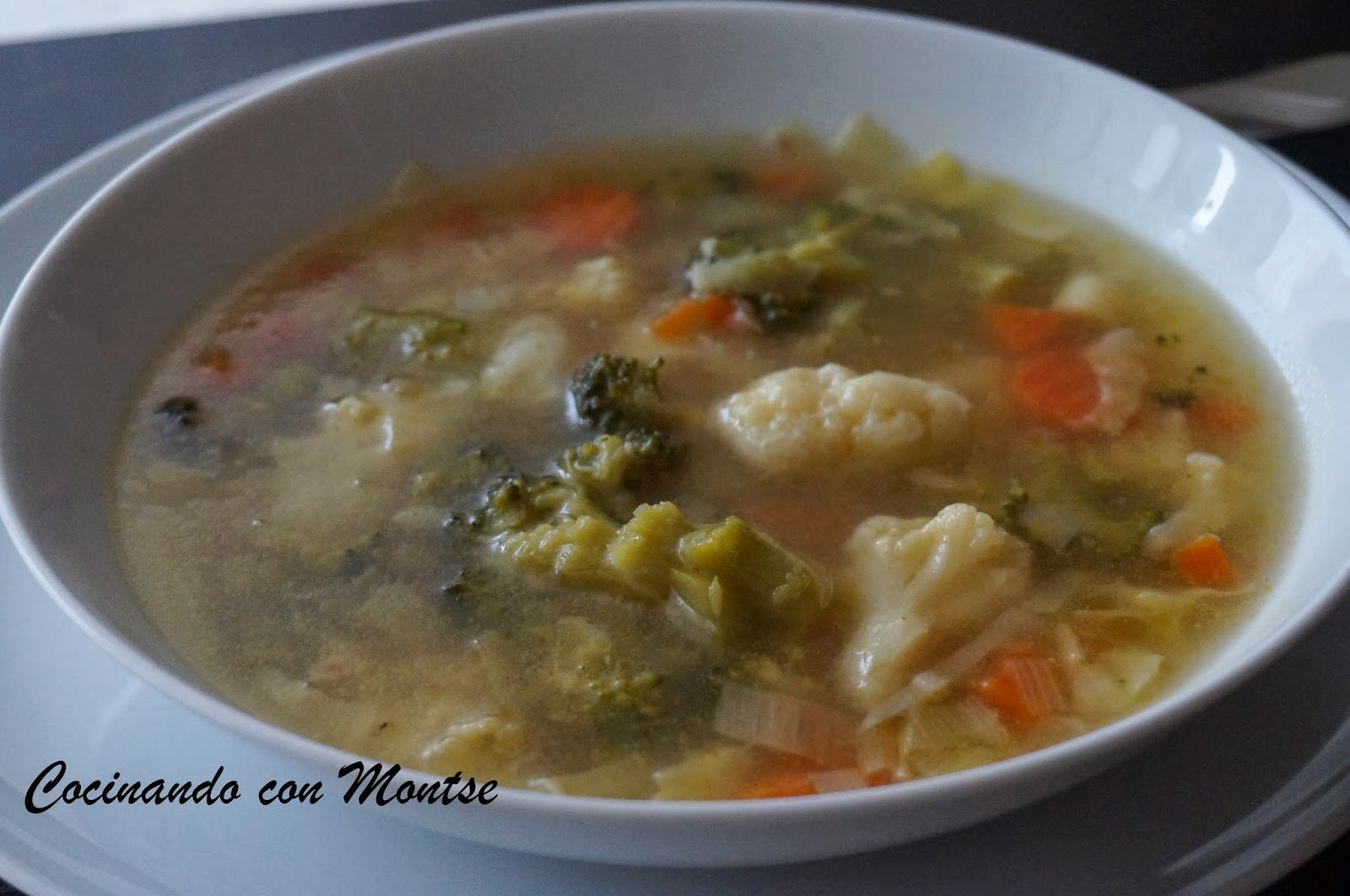 Receta de sopa de verduras saludable y fácil de preparar