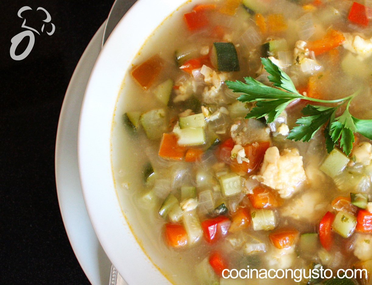 Receta de sopa ligera de pescado y verdura saludable