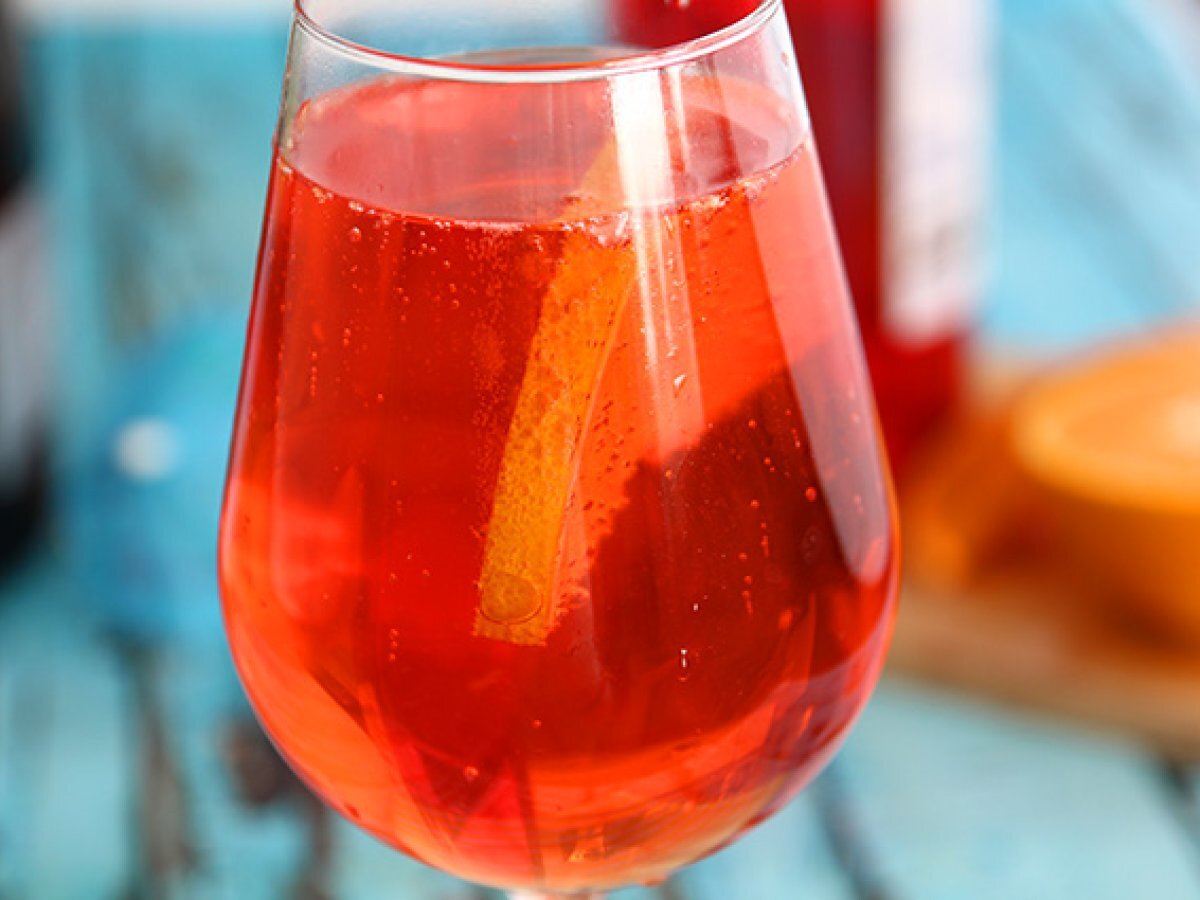 Receta del spritz: el famoso cóctel italiano con aperol