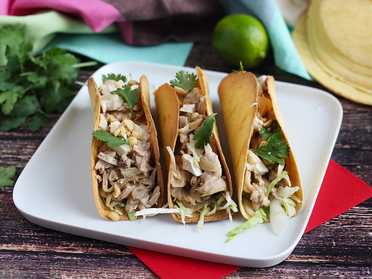 Receta de tacos crujientes de pollo con salsa satay