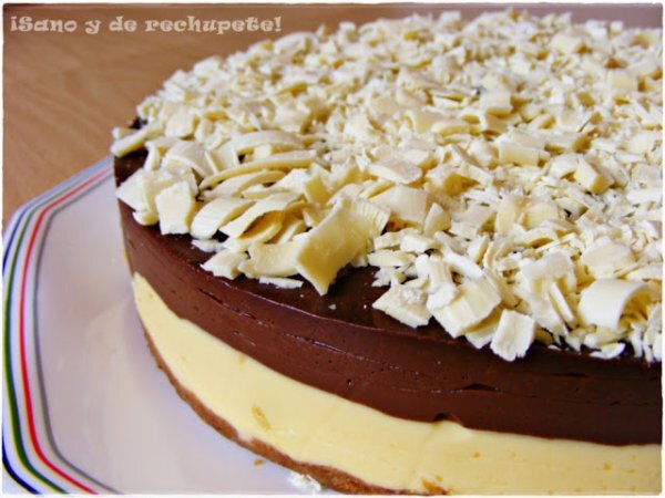 Tarta de dos chocolates rellena de susús de crema - Receta Petitchef