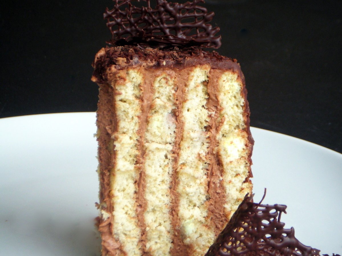 Receta de tarta rayada de trufa y chocolate