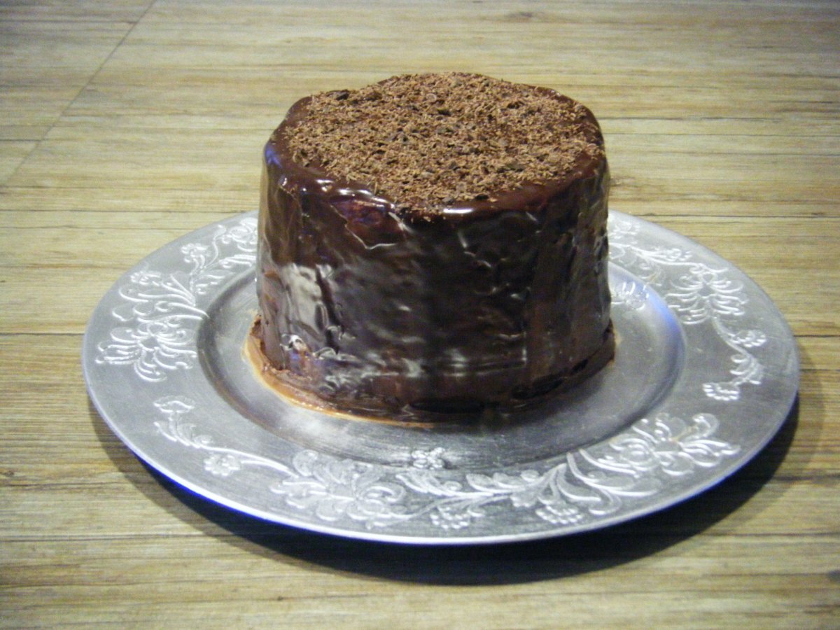 Receta de tarta rayada de trufa y chocolate