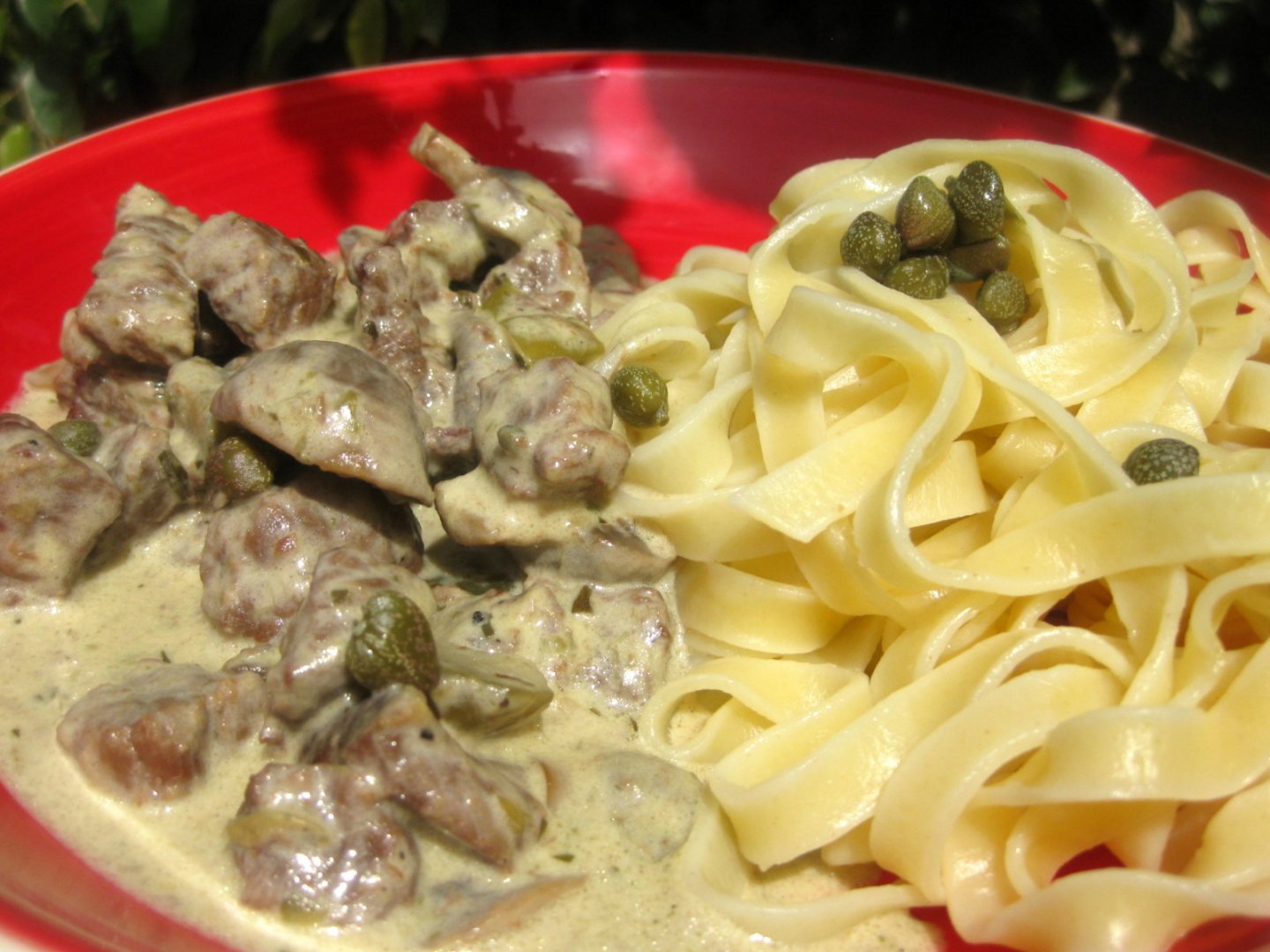 Receta de ternera en salsa de champiñones y alcaparras